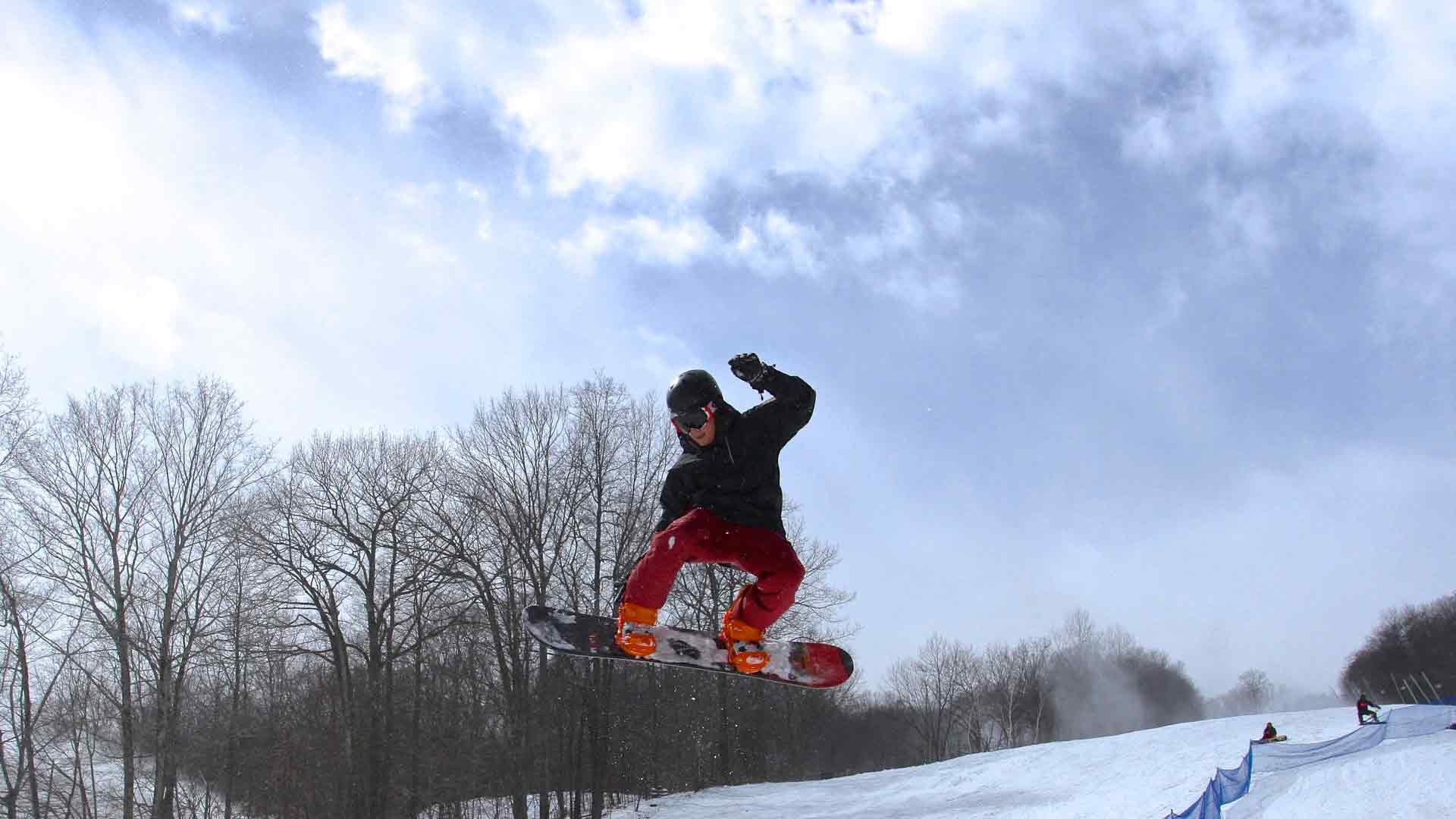 Ski & Snowboard - Powder Ridge Mountain Park & Resort